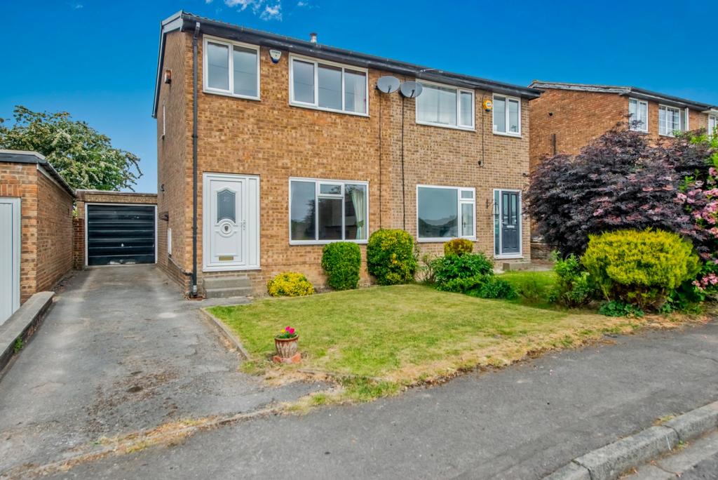 Links Avenue, Hunsworth, Cleckheaton... 3 bed semi-detached house for ...