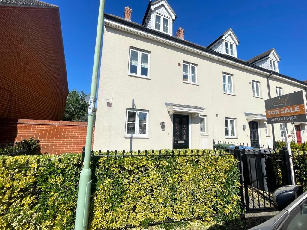 Turing Court, Kesgrave IP5 3 bed end of terrace house for sale - £315,000
