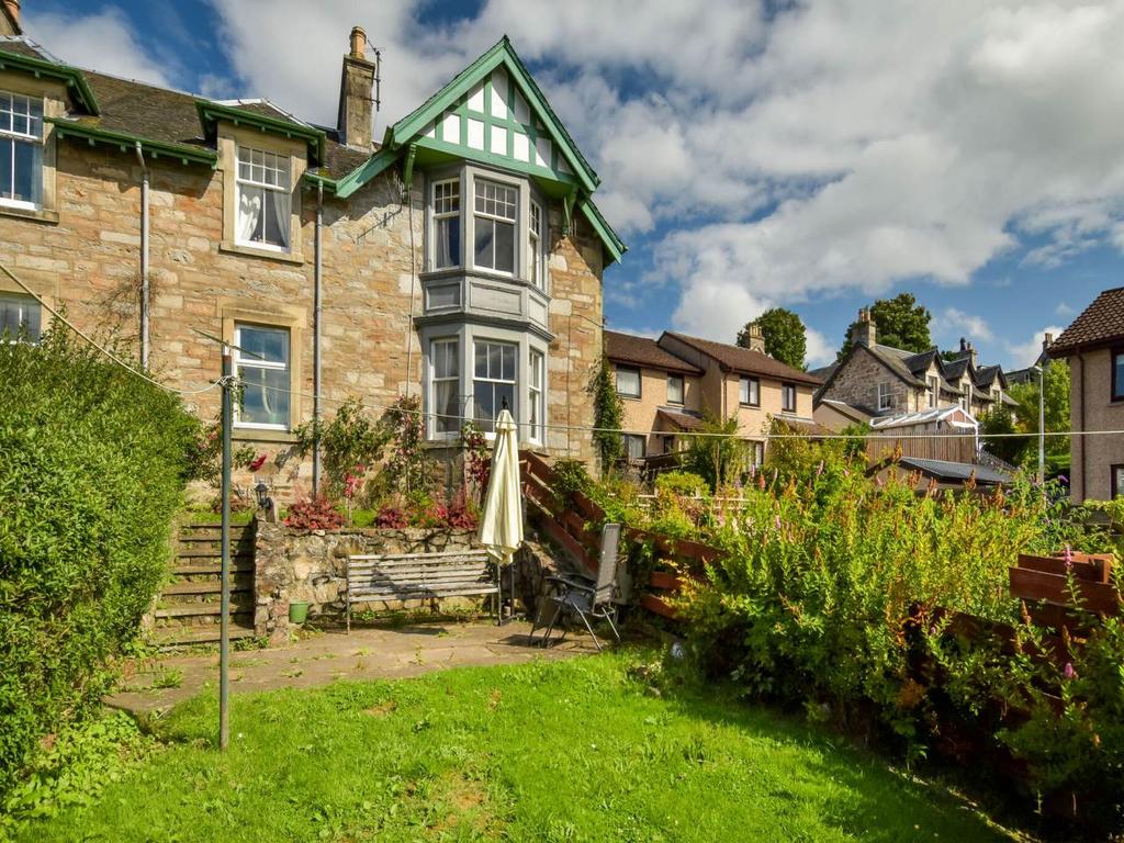 Murray Place, Pitlochry, Perthshire 2 bed flat to rent - £1,175 pcm (£ ...