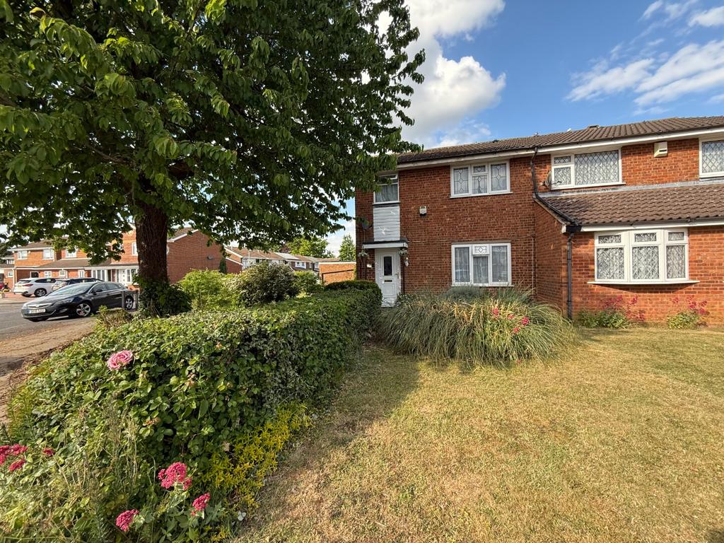 Cusworth Way, Dunstable LU6 3 bed semi-detached house - £325,000