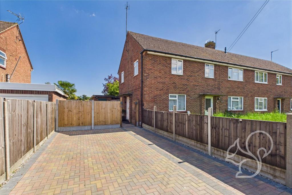 Hedge Drive, Colchester 2 bed maisonette for sale - £230,000