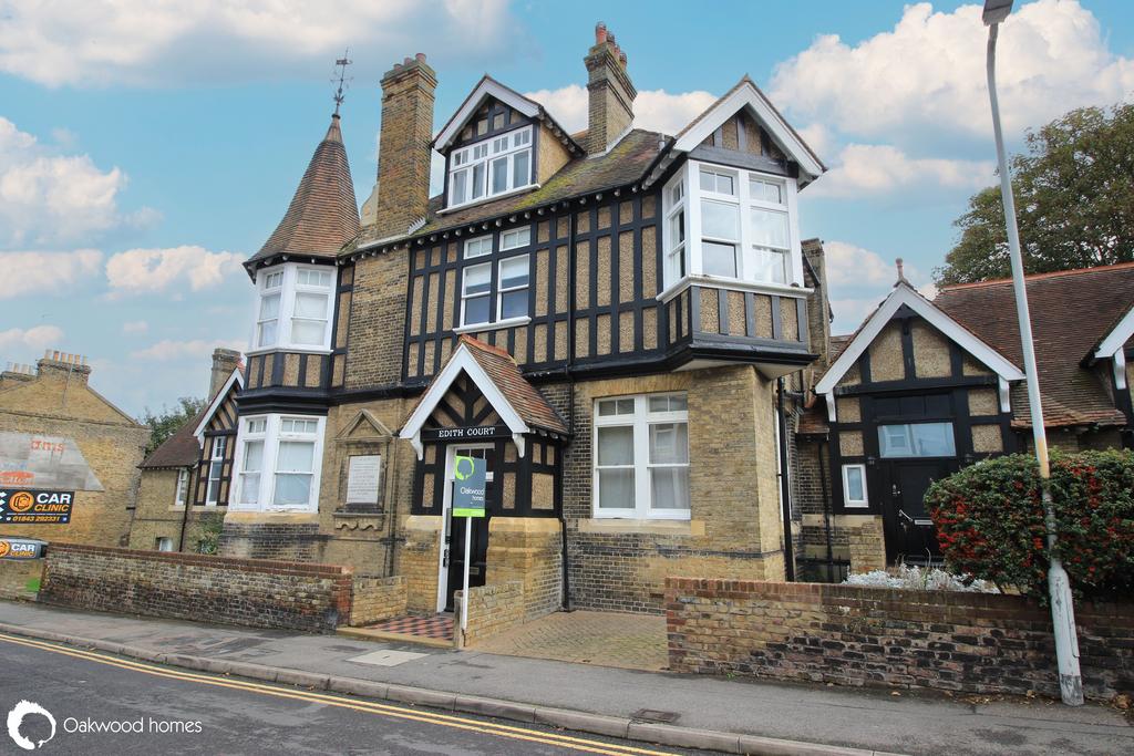 Edith Court, Victoria Road, Margate... 2 bed flat - £200,000