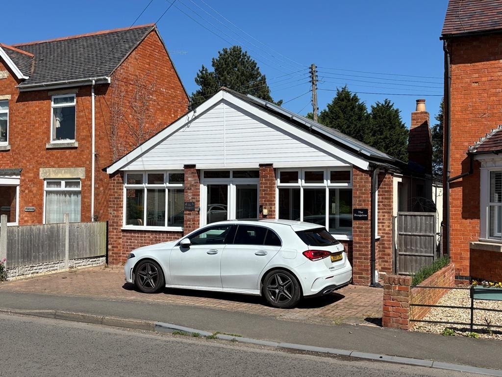Shinehill Lane, South Littleton, Evesham 2 bed detached bungalow for ...