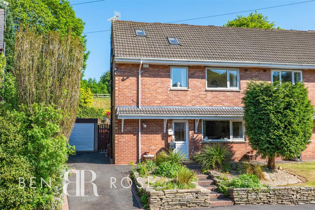 Springwood Drive, Chorley 3 bed semi-detached house for sale - £299,995