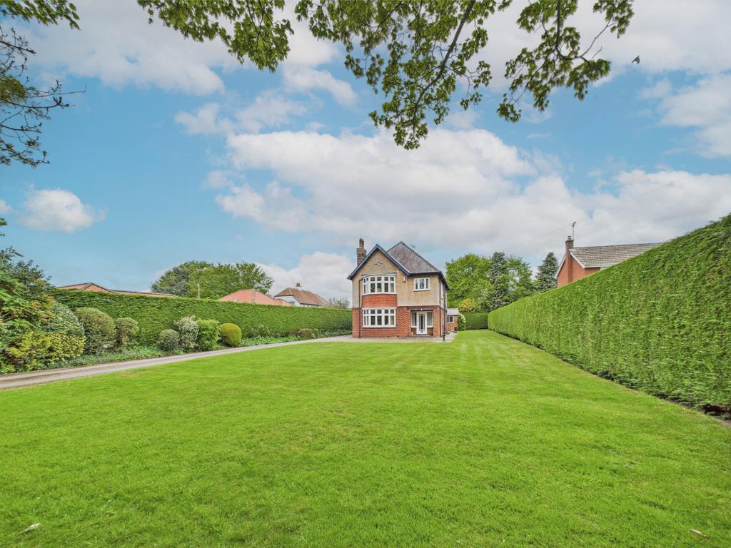 Beverley Road, Driffield, YO25 6RY 4 bed detached house - £400,000