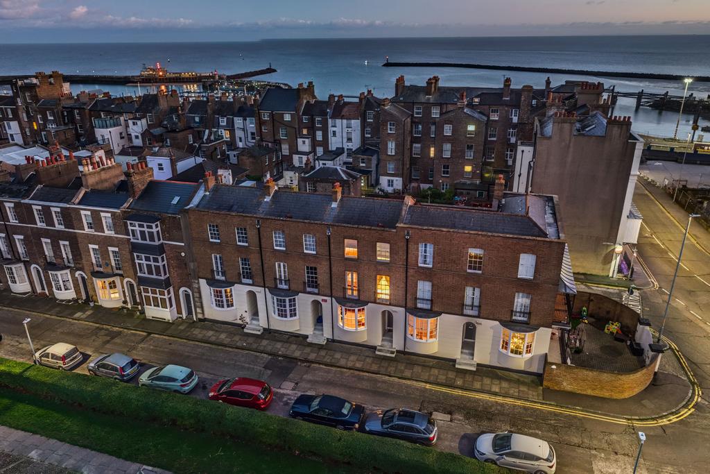Spencer Square, Ramsgate, Kent, CT11 4 bed terraced house for sale - £ ...