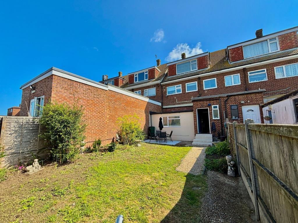 Margate Road, Ramsgate, Kent, CT12 3 bed maisonette - £1,250 pcm (£288 pw)