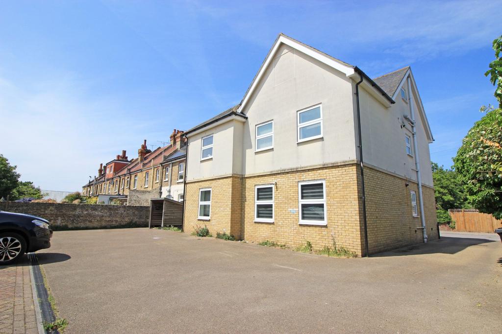 Prices Avenue, Ramsgate, Kent, CT11 2 bed flat - £925 pcm (£213 pw)