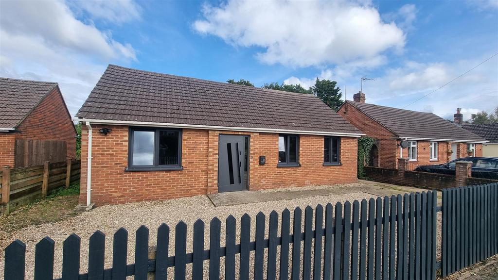 Ford Lane, Ferndown 3 bed detached bungalow for sale - £415,000