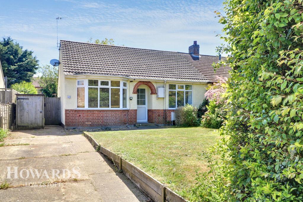 Lowestoft Road, Lowestoft 4 bed semi-detached bungalow - £235,000
