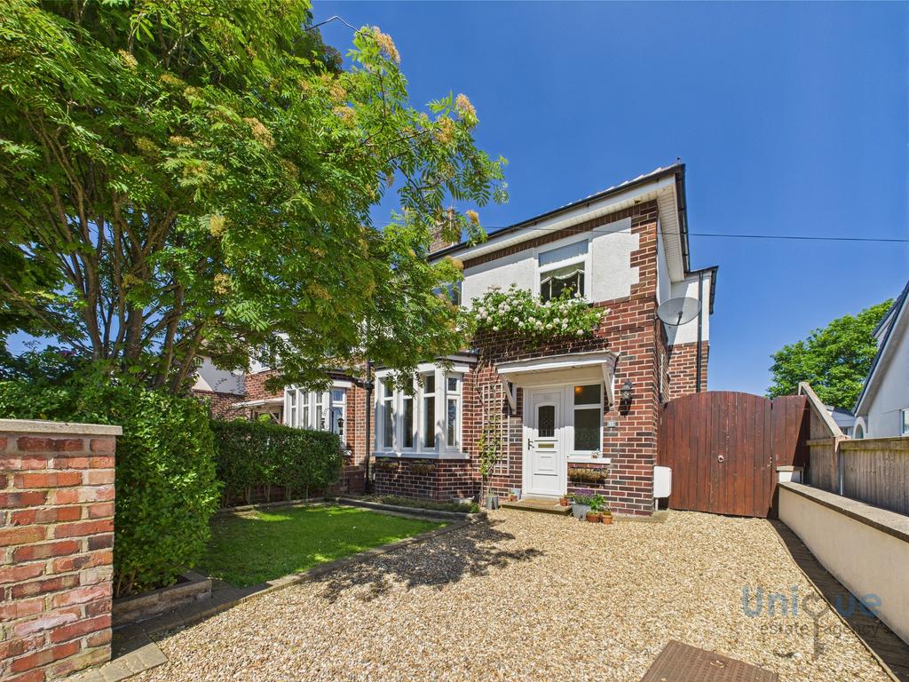 Ashley Road, Lytham St. Annes, FY8 3 bed semi-detached house - £270,000