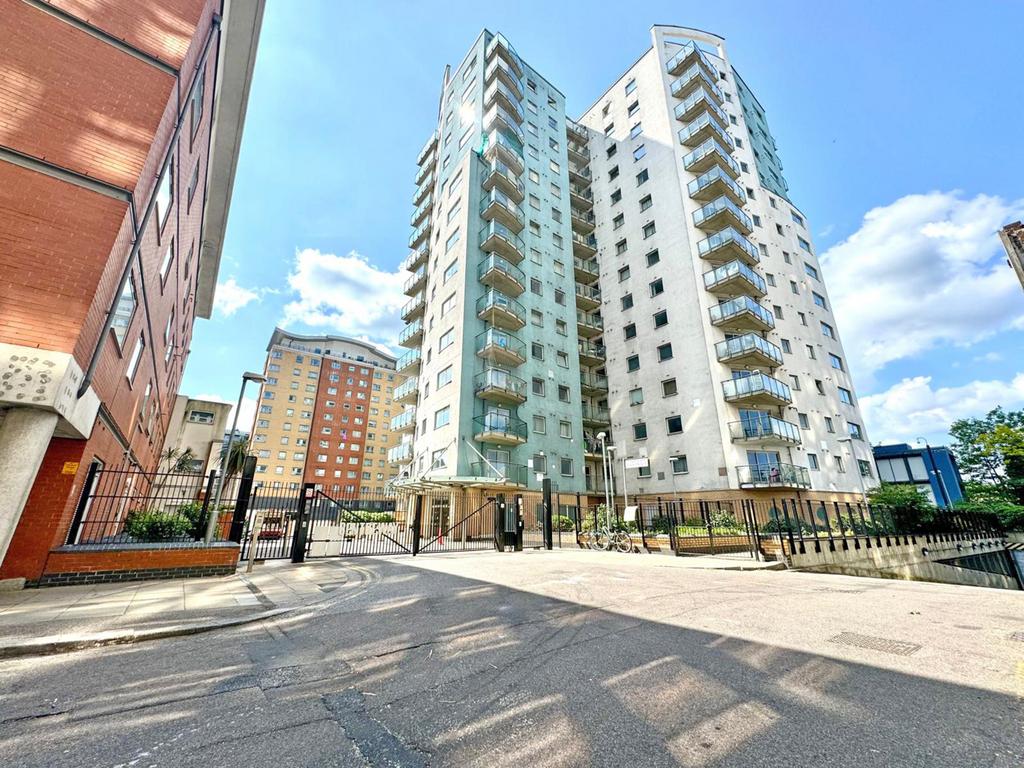 City View, Axon Place, Ilford, Essex... 2 bed apartment for sale - £235,000