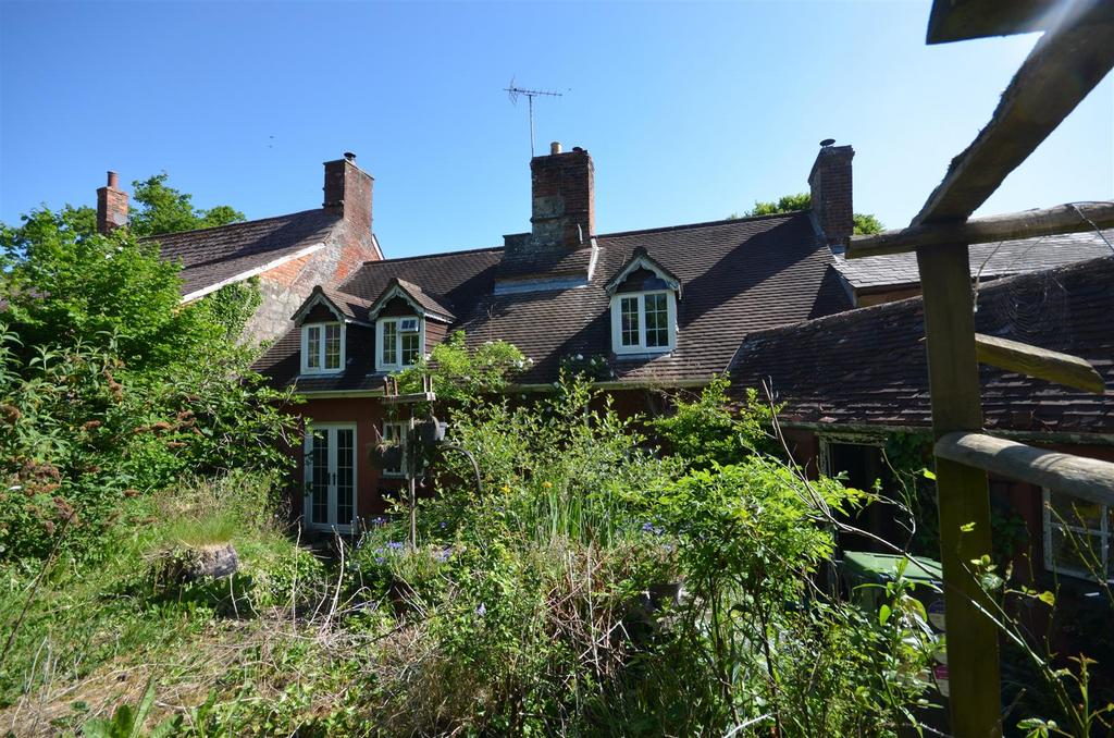 The Street, East Knoyle, Salisbury 3 bed cottage for sale - £395,000