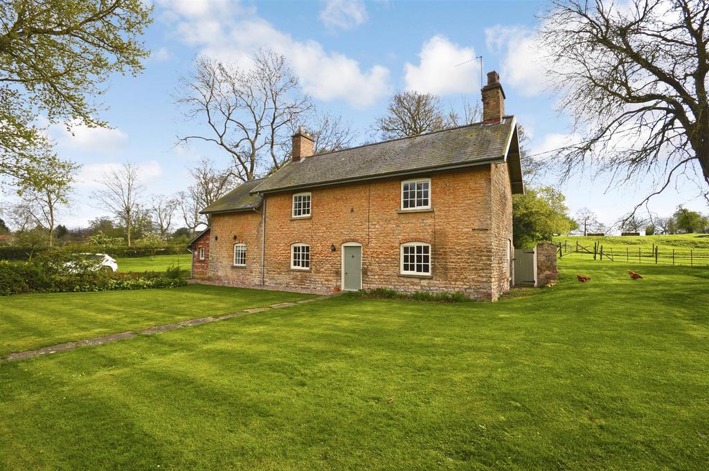 Hackthorn, Lincoln 3 bed detached house - £1,600 pcm (£369 pw)