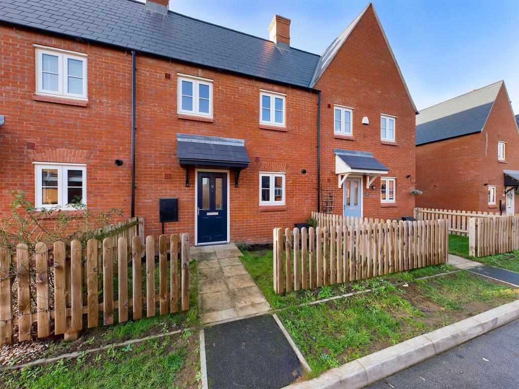 Catterick Way, Towcester, NN12 3 bed terraced house - £1,400 pcm (£323 pw)