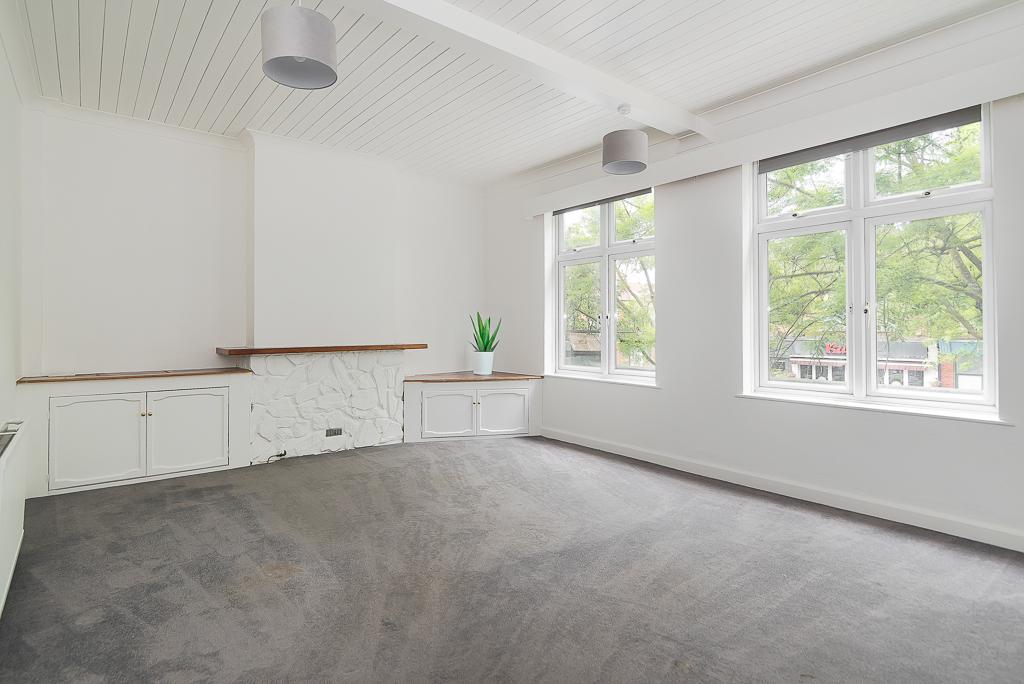 Upper Richmond Road West 3 bed maisonette - £2,200 pcm (£508 pw)