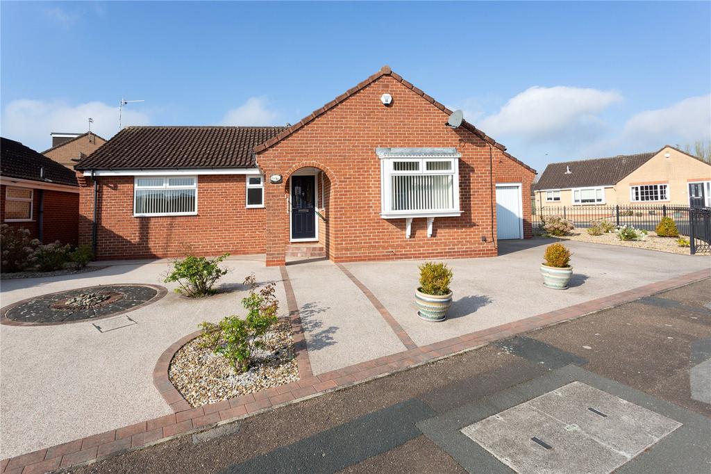 Rishworth Grove, North Yorkshire YO30 2 bed bungalow for sale - £400,000