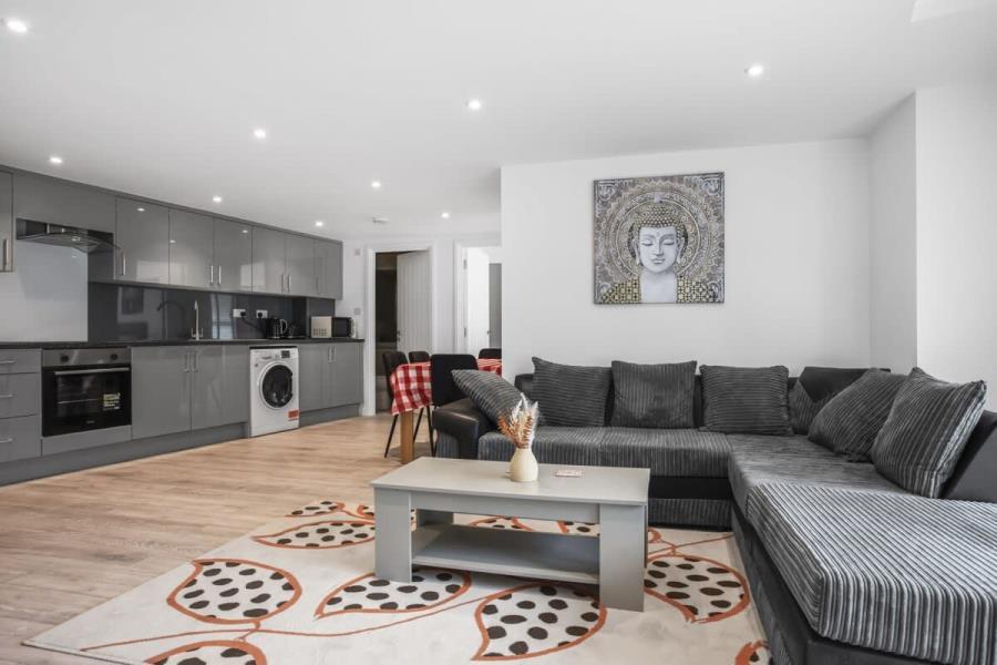 Centrium, Woking GU22 2 bed ground floor flat to rent - £1,700 pcm (£ ...