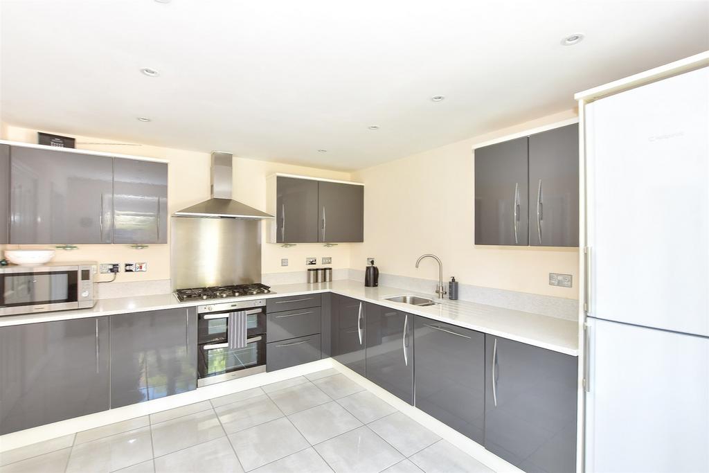 Ashengate Way, Uckfield TN22 5 bed detached house - £363,500