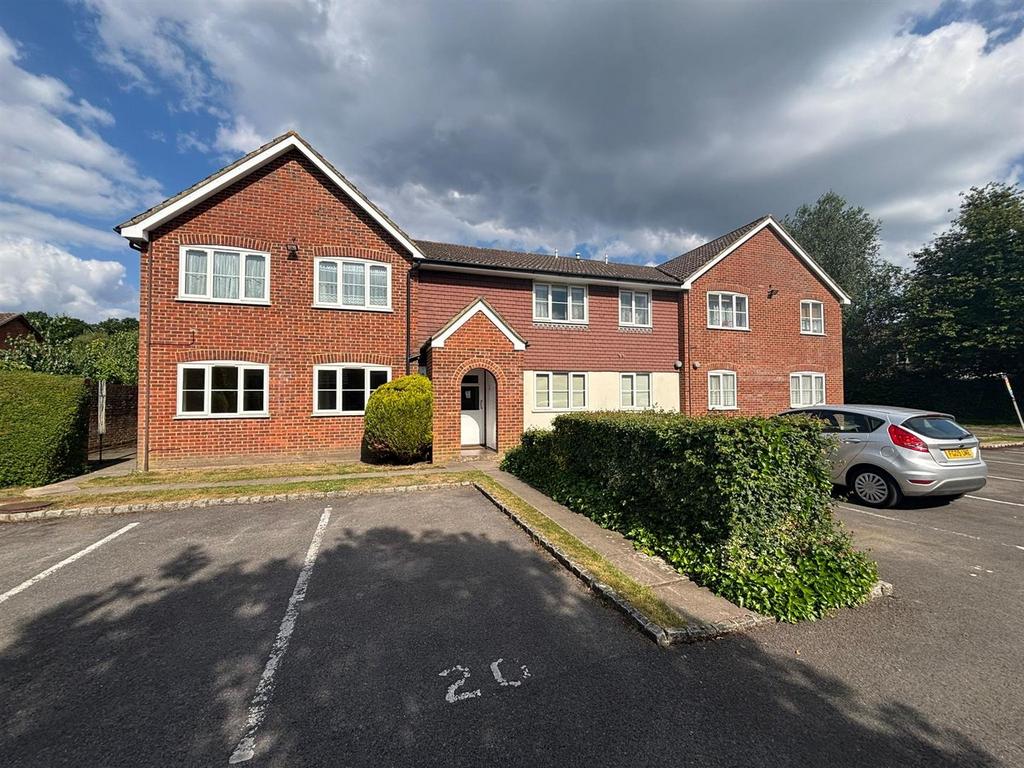 Swan Way, Fleet GU51 1 bed apartment - £175,000