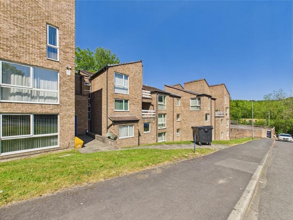 Frizley Gardens, Bradford 2 bed apartment for sale - £84,950