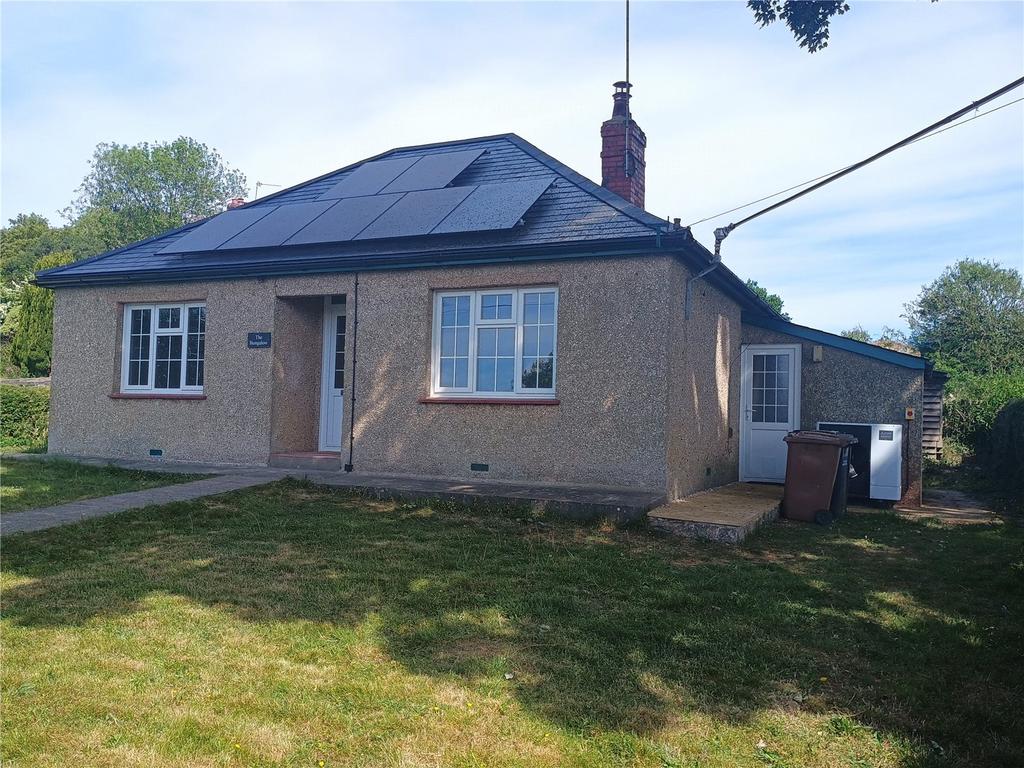 Knights Enham, Hampshire SP10 2 bed bungalow - £1,300 pcm (£300 pw)