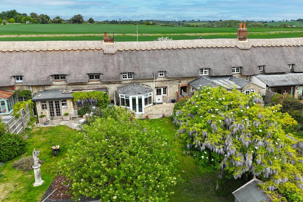 Great Haseley, Oxfordshire, OX44 3 bed cottage for sale - £629,000