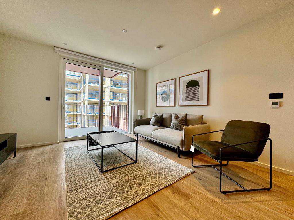 12 Hemlock Street, Poplar Riverside E14 1 bed flat to rent - £1,950 pcm ...