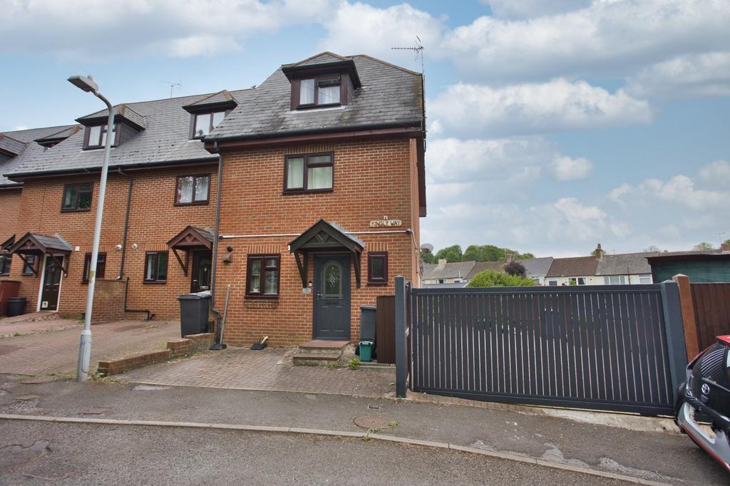 Kingly Way, Dover, CT17 3 bed semi-detached house for sale - £325,000
