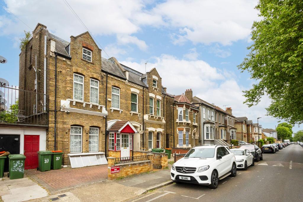Clova Road, London E7 6 bed semi-detached house for sale - £1,200,000