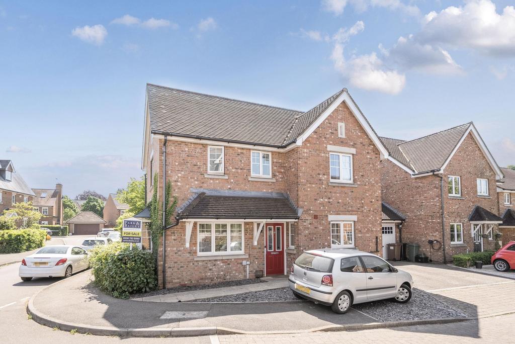 Blue Leaves Avenue, Coulsdon CR5 3 bed detached house for sale - £500,000