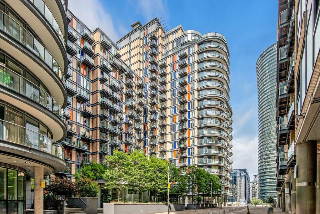 Millharbour, London E14 2 bed flat - £2,600 pcm (£600 pw)