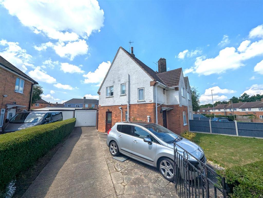 Stephenson Way, Corby NN17 3 bed semi-detached house for sale - £192,000