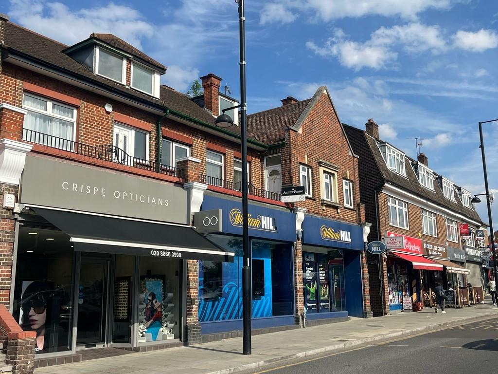 Field End Road, Pinner HA5 3 bed flat to rent - £1,950 pcm (£450 pw)