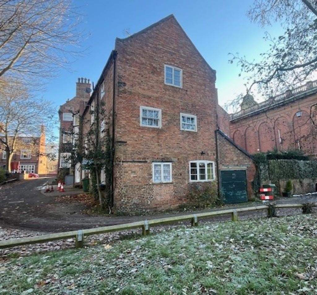 Riverside Cottage, Castlegate, Newark 3 bed terraced house - £165,000