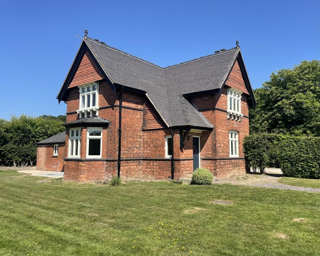 Draycott-in-the-clay 3 bed detached house to rent - £1,800 pcm (£415 pw)