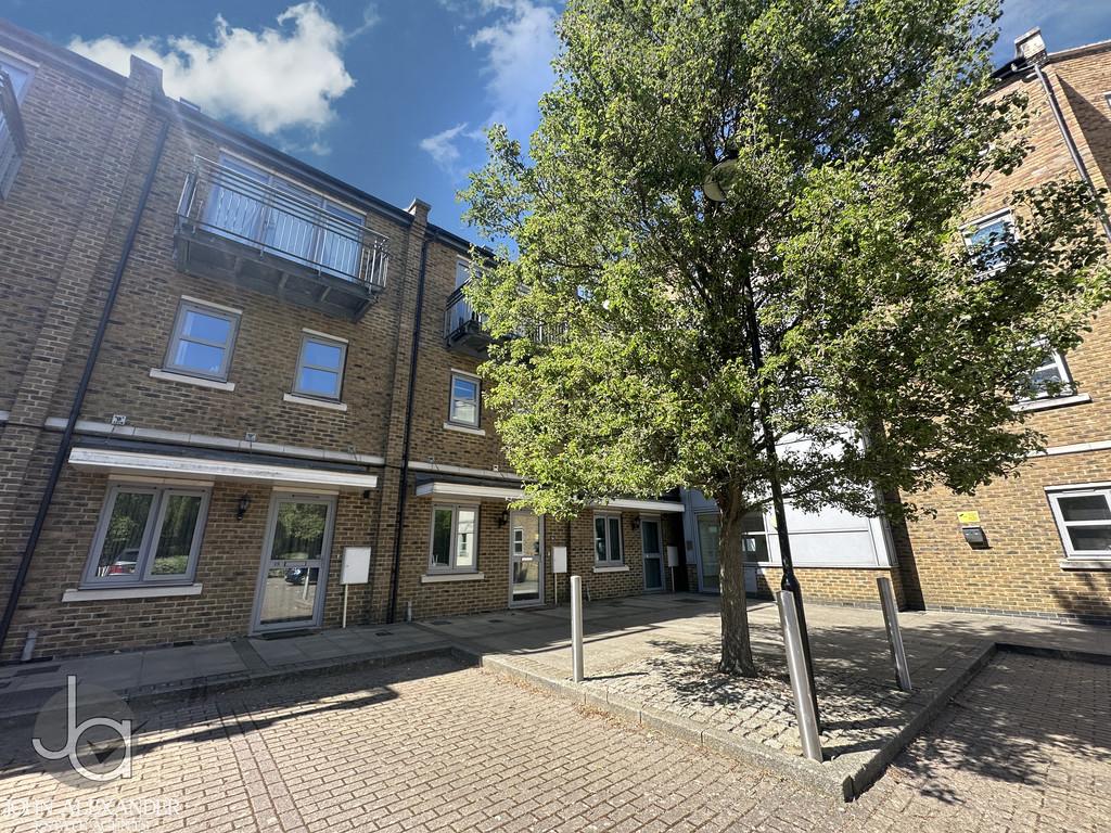 Rotary Way, Colchester 2 bed flat - £180,000