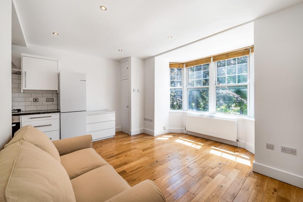 Norbury Crescent, Norbury, London, SW16 1 bed flat - £1,450 pcm (£335 pw)