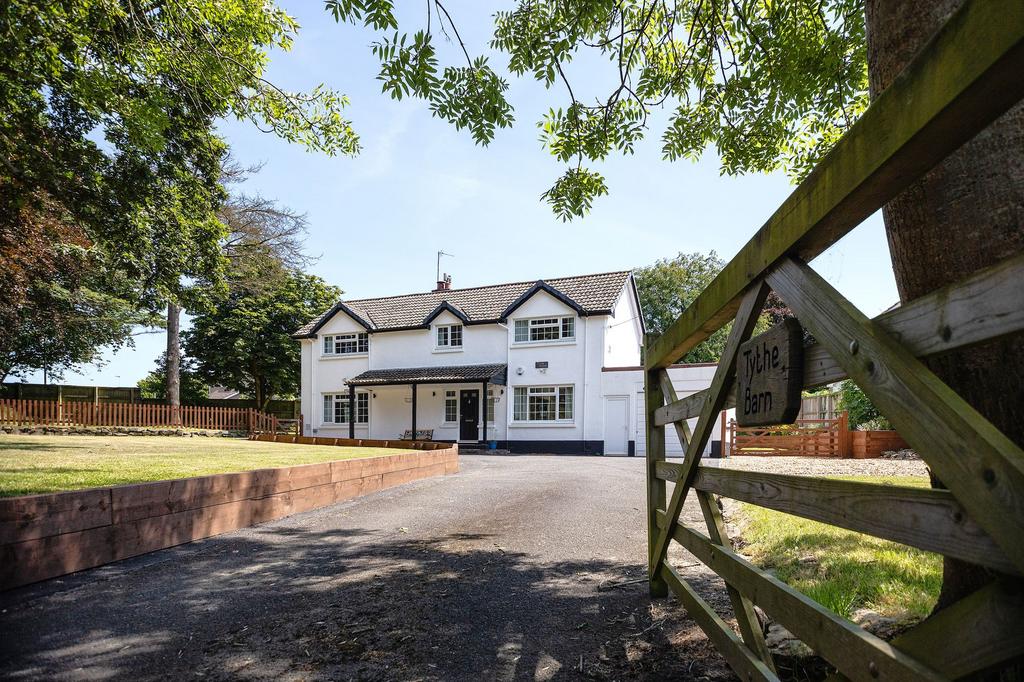 Fremington, Barnstaple, EX31 3 bed detached house for sale - £585,000