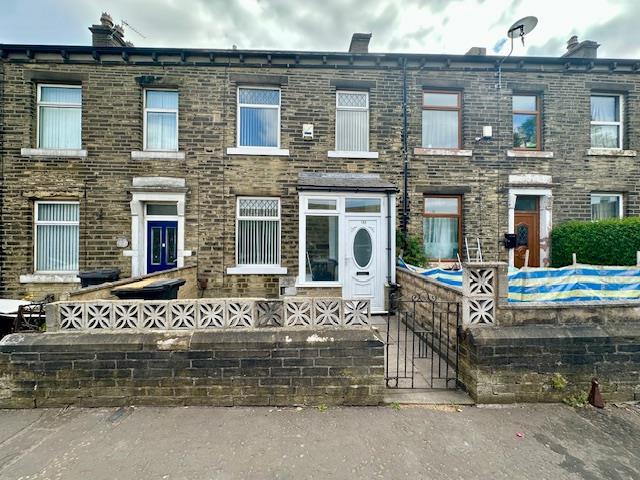 Spring Hall Lane, Halifax 4 bed terraced house for sale - £140,000