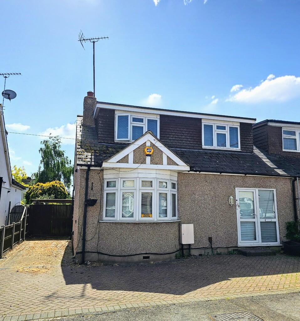Grove Road, Essex SS17 4 bed semi-detached house - £425,000