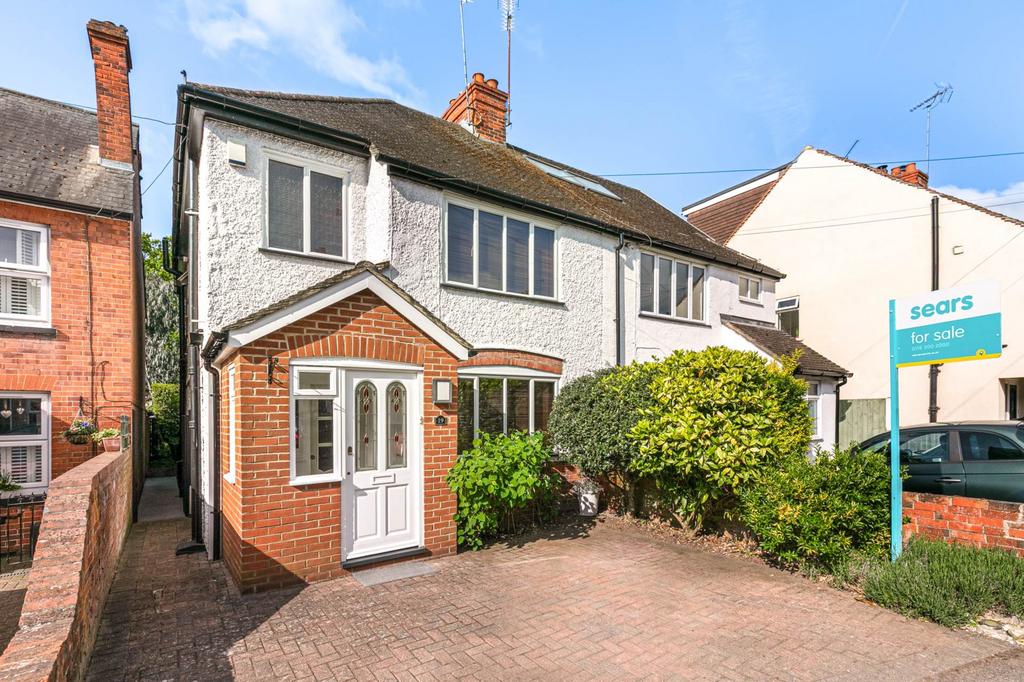 Howard Road, Wokingham RG40 3 bed semi-detached house for sale - £575,000