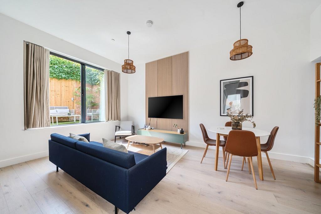 Oldridge Road, London, SW12 1 bed house to rent - £2,400 pcm (£554 pw)