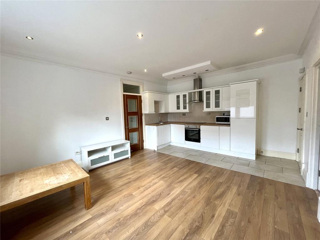Creffield Road, Ealing, London, W5 2 bed apartment - £1,950 pcm (£450 pw)