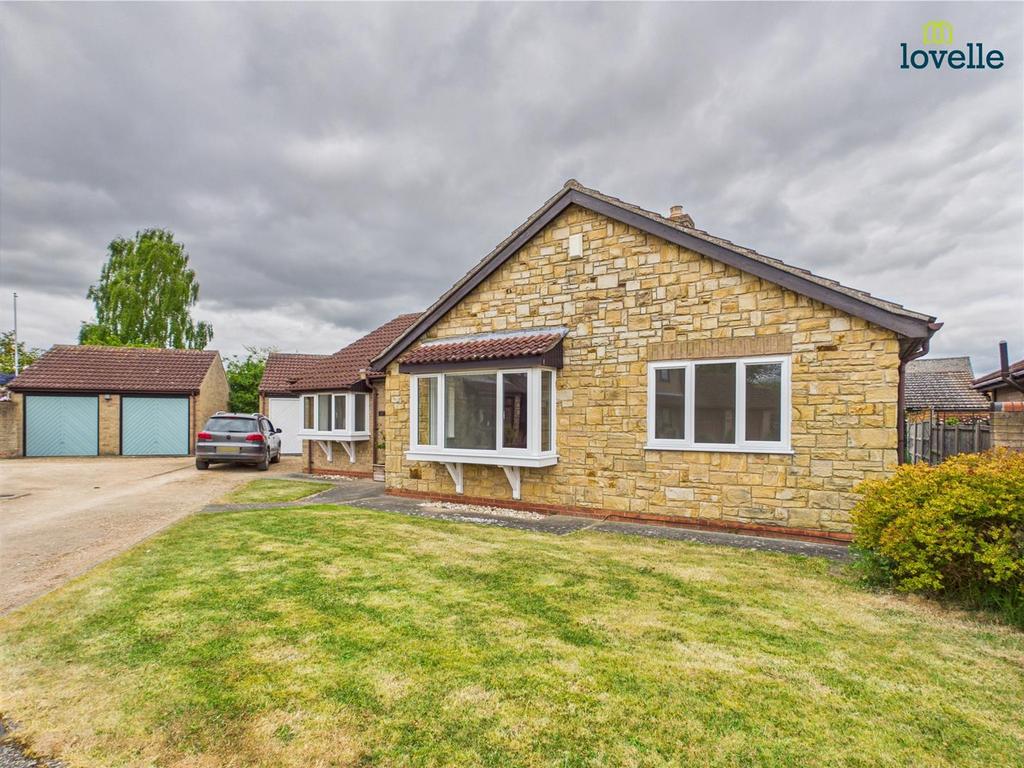 Barrett Grove, Lincoln 3 bed detached bungalow - £1,295 pcm (£299 pw)