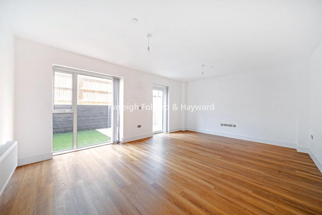Pear Tree Close, Wembley, HA0 2 bed flat to rent - £2,350 pcm (£542 pw)