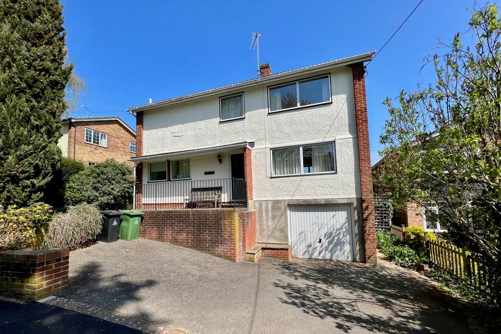 Little Baddow Road, Maldon CM9 4 bed detached house - £1,750 pcm (£404 pw)