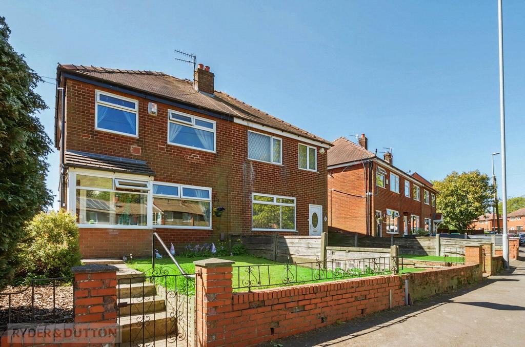 Trent Road, Shaw, Oldham, Greater... 3 bed semi-detached house - £247,500