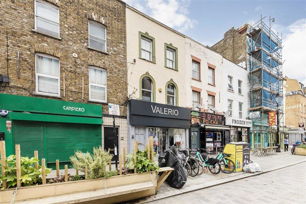 Lower Marsh, London SE1 2 bed flat - £2,396 pcm (£553 pw)
