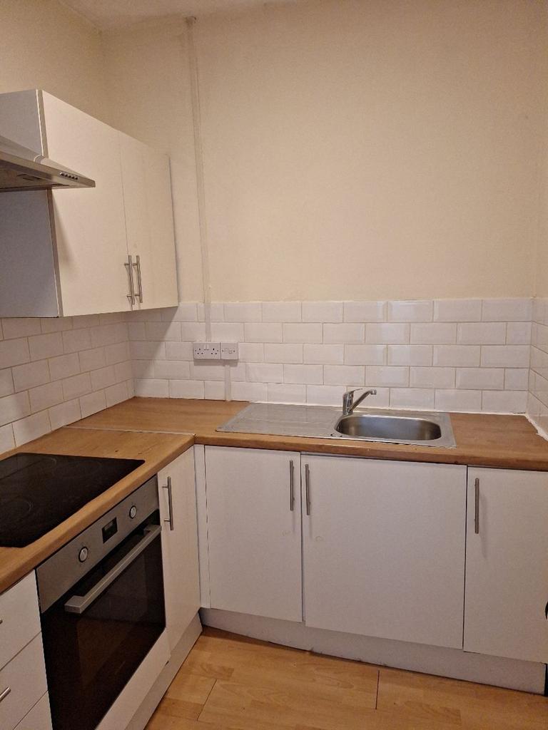 Commercial Road, Pill, NP20 2 bed apartment - £700 pcm (£162 pw)